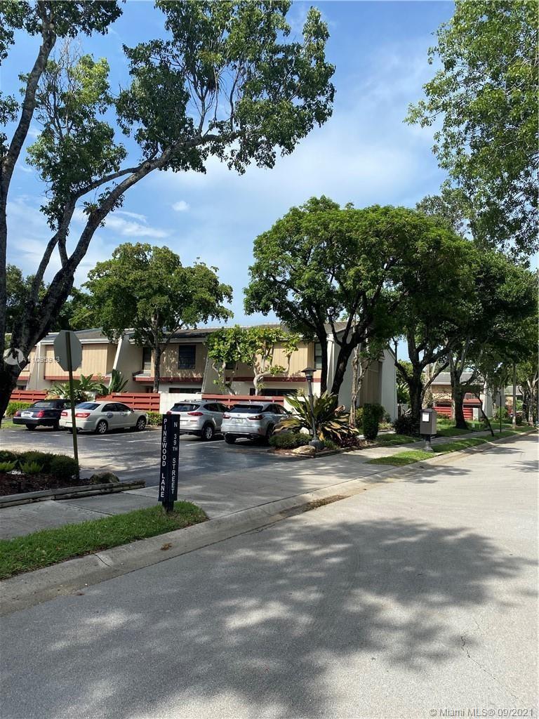 Casa en venta en 3903 Pinewood Ln 207, Hollywood, FL 33021