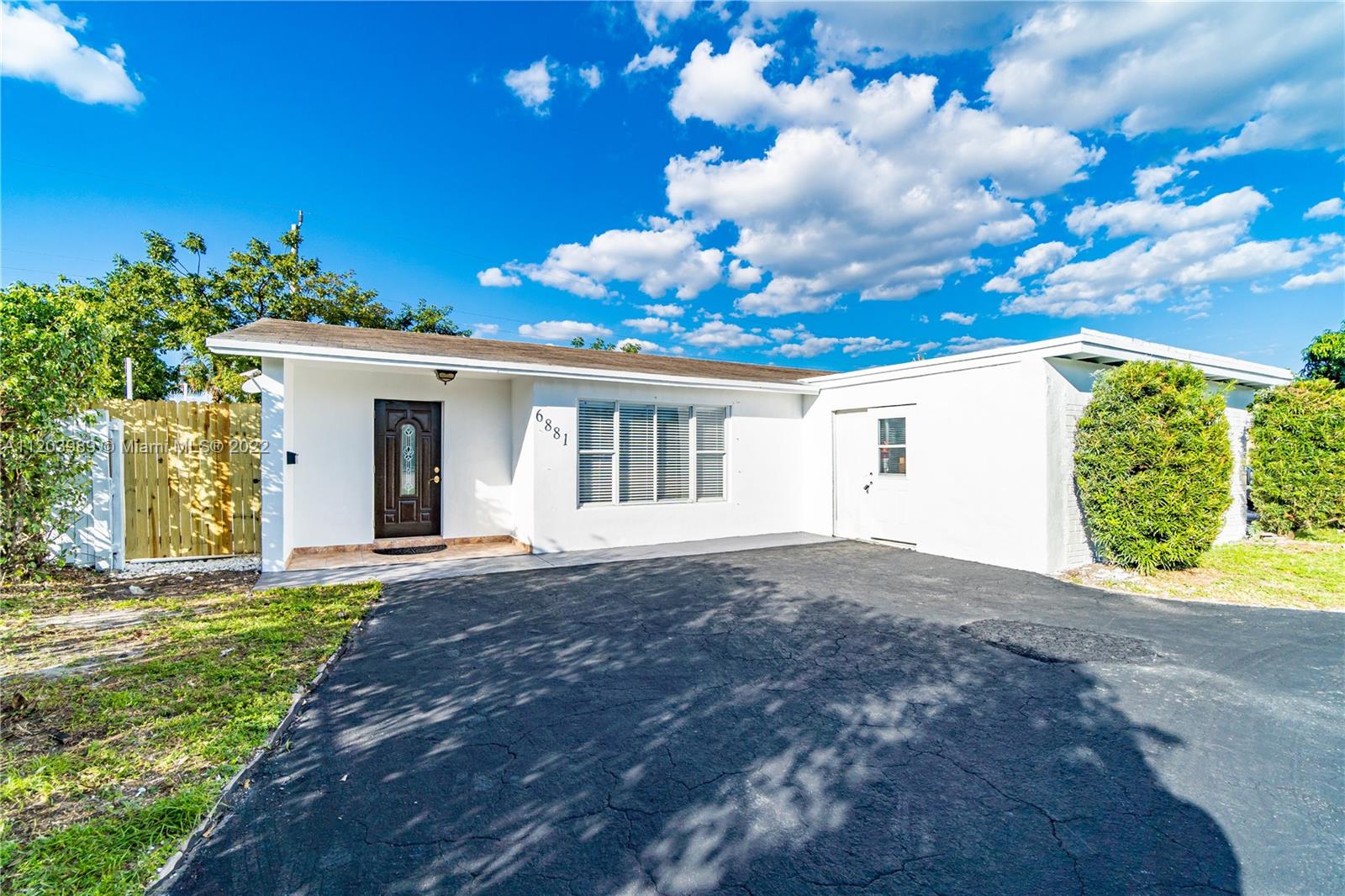 Casa en venta en 6881 Sheridan St, Hollywood, FL 33024